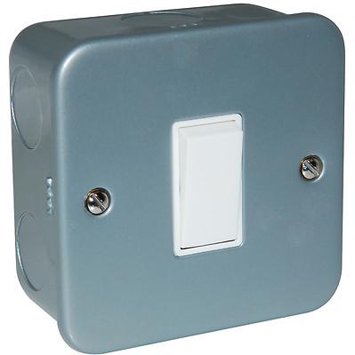 Click Metal Clad Single 1 Gang 2 Way 10 Amp Light Switch & Back Box ...