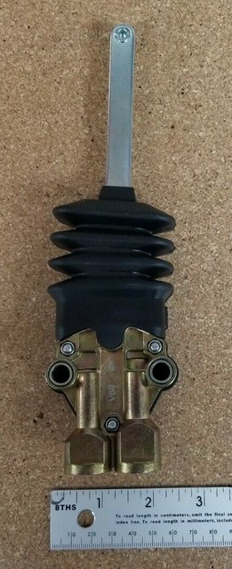 Cab Leveling Valve for Freightliner. PAI # 740224 Ref. # 4640070030 8 ...