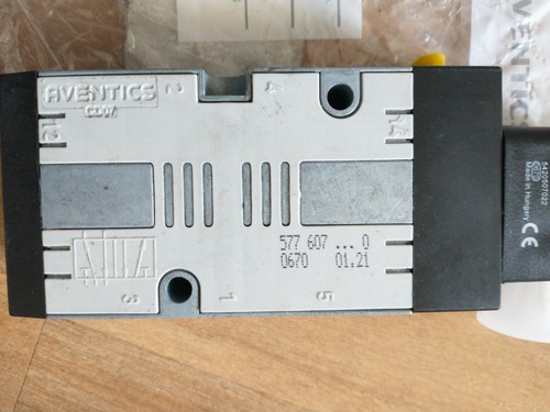 Emerson/ Aventics 5776070220, 5/2-directional valve, Series CD07, 24V ...