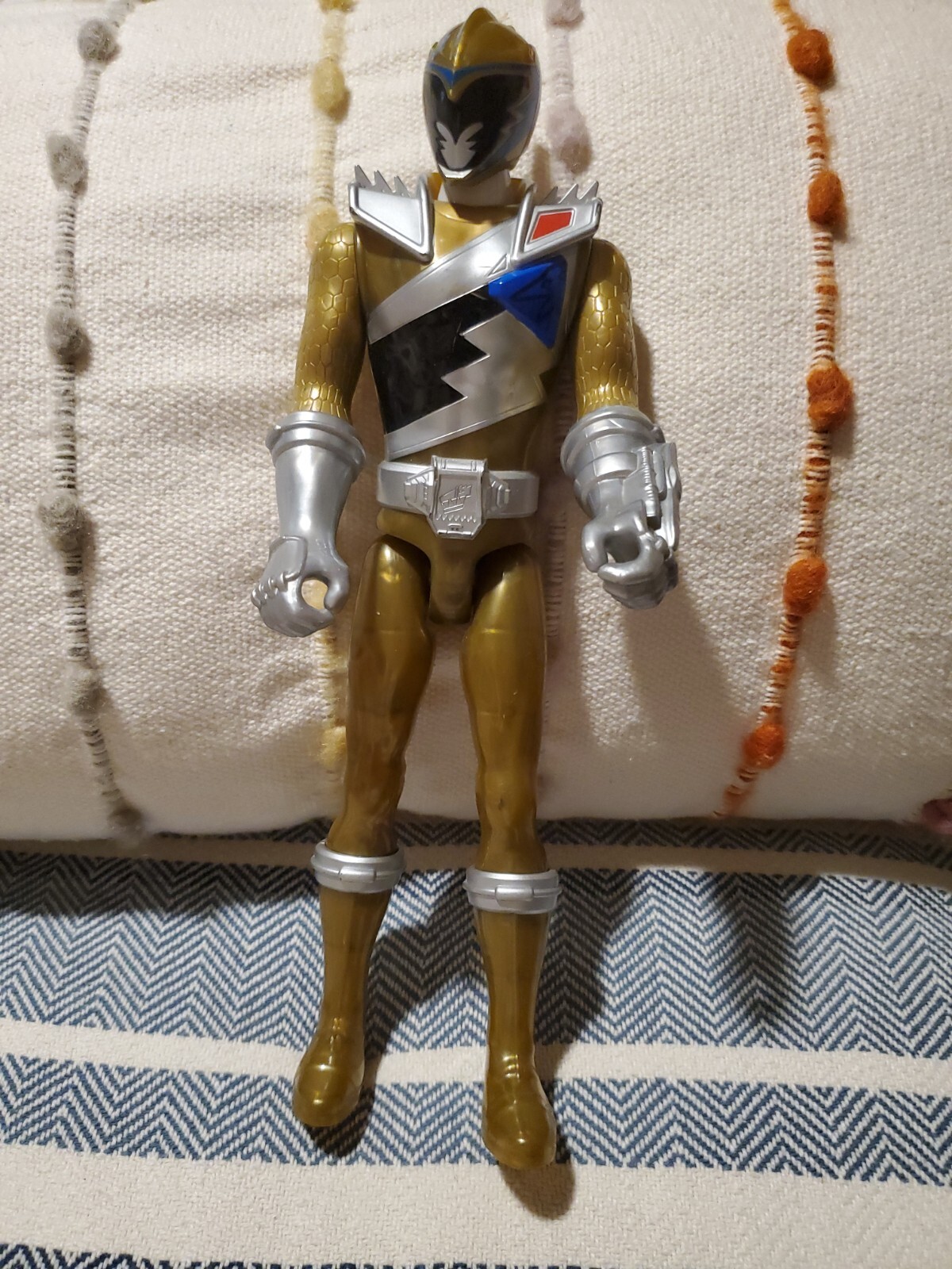 SCG Power Rangers Dino Charge Gold Power Ranger 42121 Action Figure Toy ...