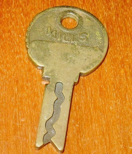 Mills Novelty Co. Machine Slot Key No. B45814 - Vintage Key Collector ...