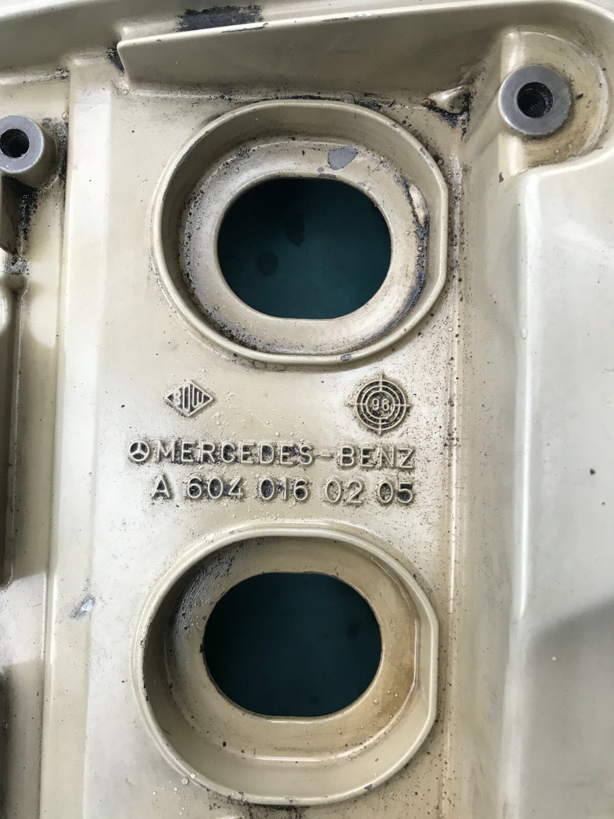 Mercedes W210 W202 220 TD OM604 Valve Cover A6040160205 OEM | eBay