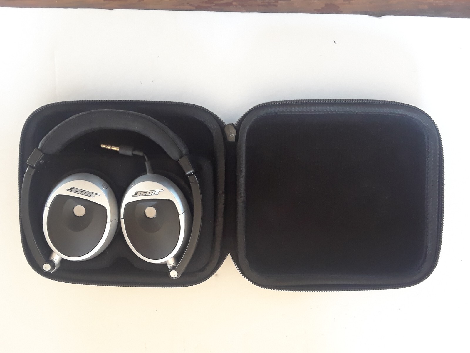 Bose TriPort OE On-Ear Headphones Wired Headset w Case Works Needs ...