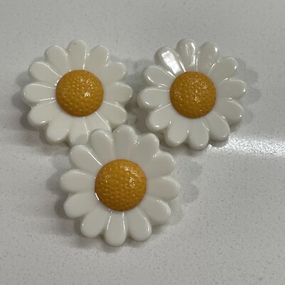 Set Of 3 Yellow & White Flower Plastic Snap Together Buttons 1 1/16 ...