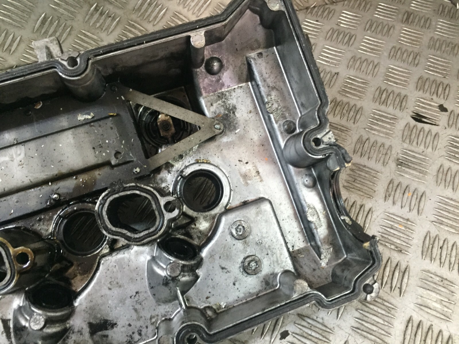 MITSUBISHI L200 2.5 DI-D Engine Rocker Cover Valve Cover P/N 1035A778 ...