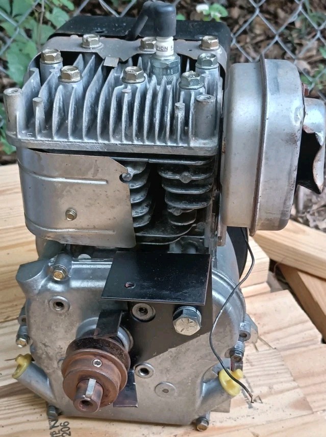 Briggs Stratton 5 HP Long Block Model 135202 Horizontal Shaft Engine ...