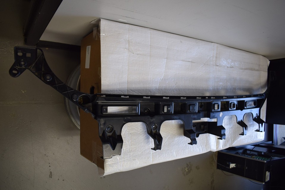 2017 CHRYSLER PACIFICA OEM REAR BUMPER CENTER SUPPORT 68229231AD | eBay