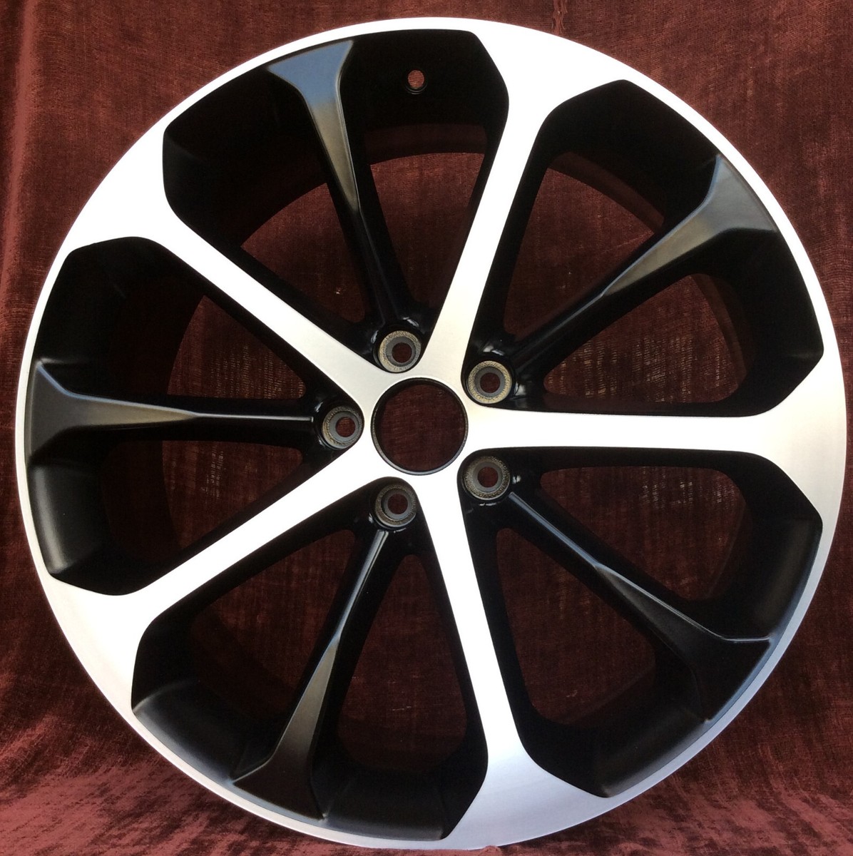 2016 Ford Taurus Wheels