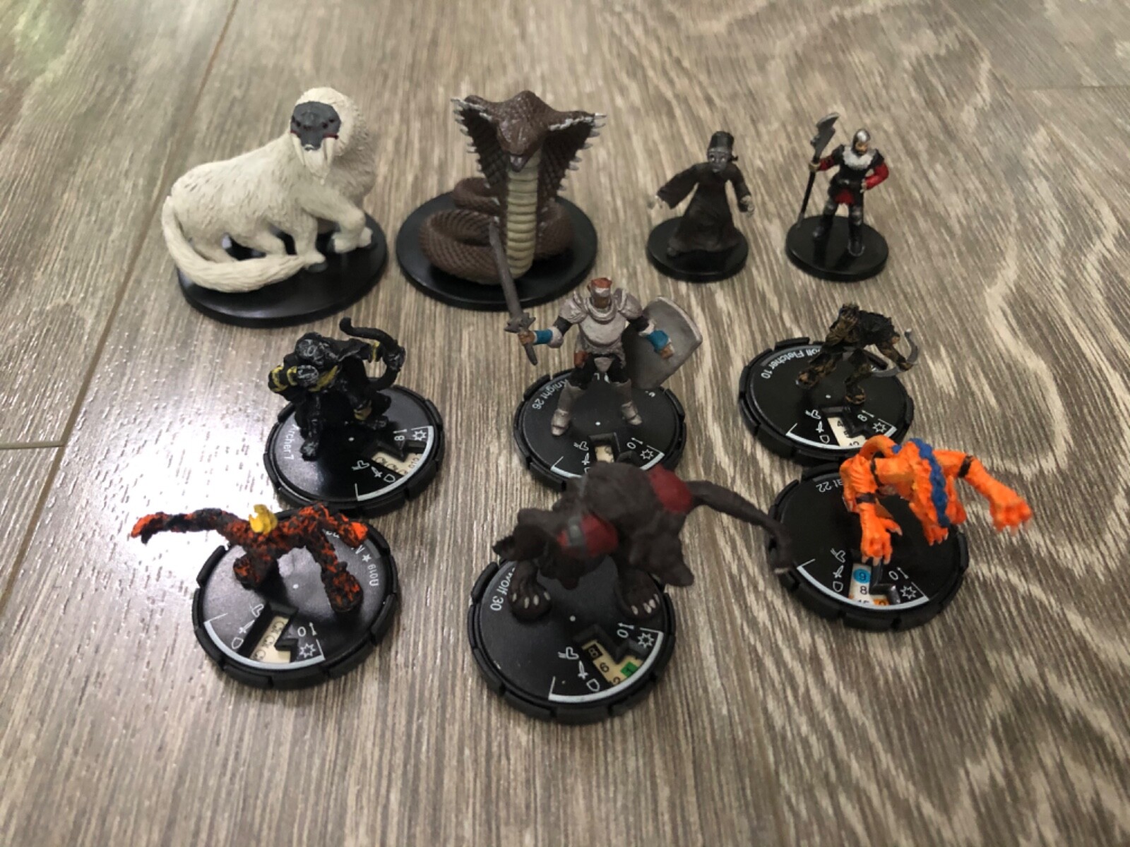 Lot Of 10 D&D Dungeons and Dragons Wizkids Miniatures Figures Used No ...