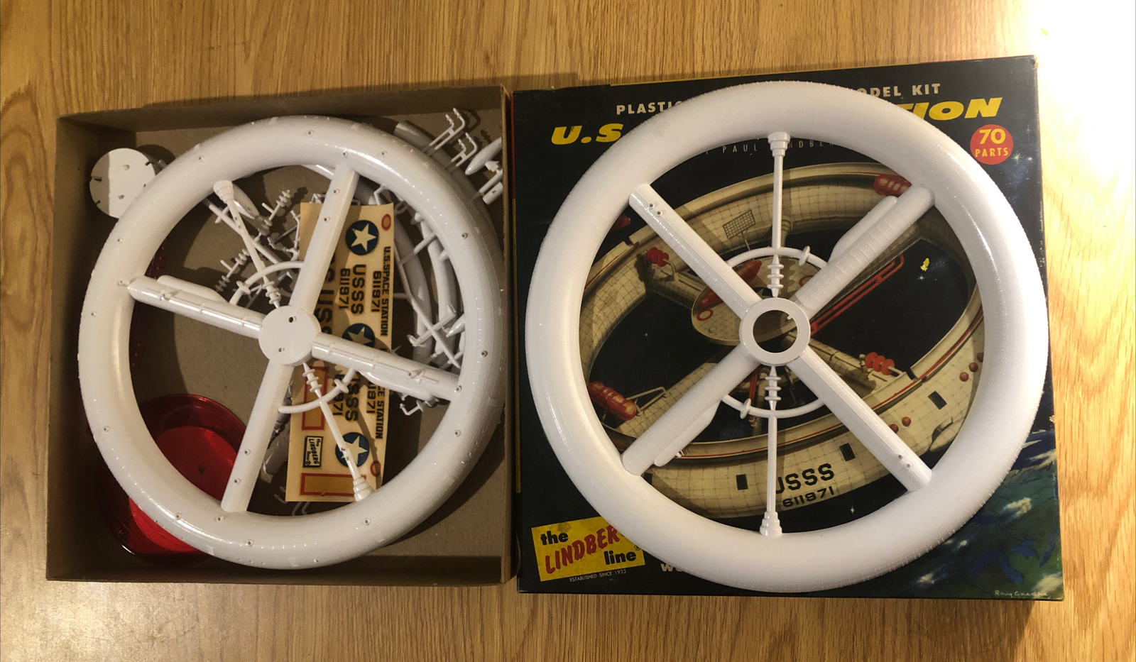 U.S. Space Station Plastic Model Kit . Complete. The Lindbergh Line ...