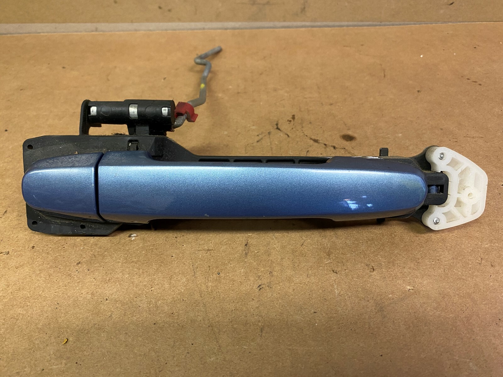 04 TOYOTA PRIUS RIGHT PASSENGER SIDE FRONT EXTERIOR DOOR HANDLE. 8S2 ...