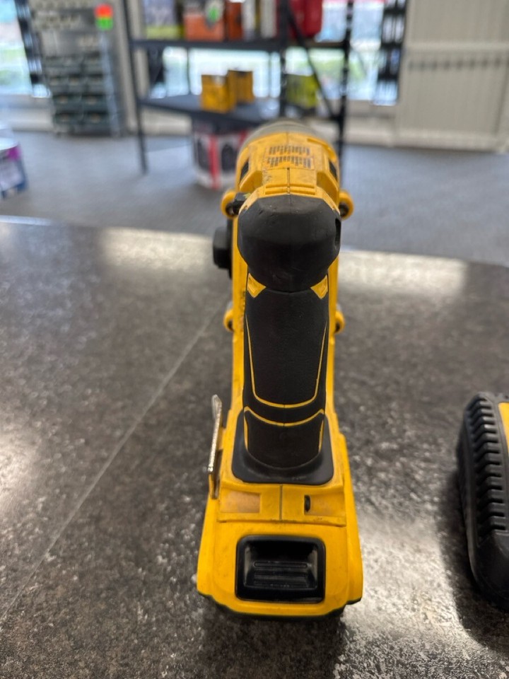 DEWALT DCH273 20V ROTARY HAMMER DRILL 1" CHUCK W/ 2aH BATTERY AND CH ...