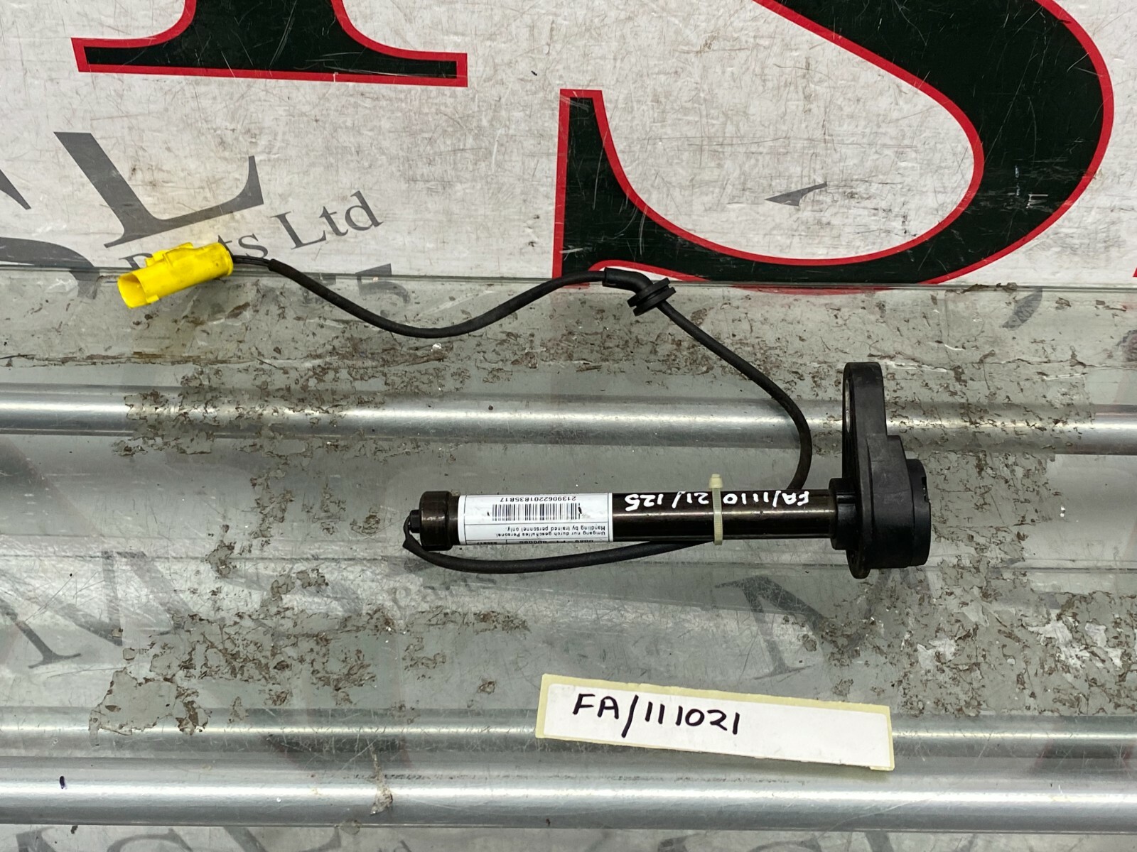 MERCEDES BENZ W213 E CLASS BONNET HINGE ACTUATOR RIGHT / LEFT ...