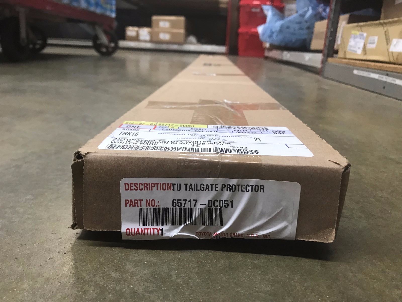 07-13 Toyota Tundra Tailgate Protector 65717-0C051 with (4) free clips ...