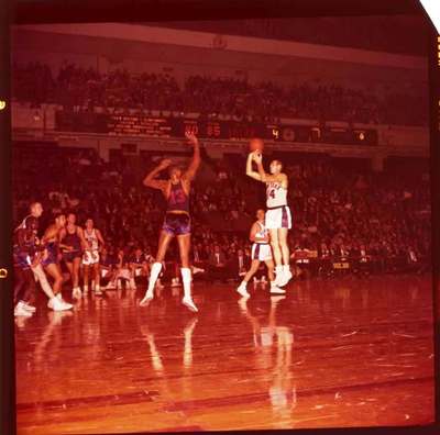 WILT CHAMBERLAIN Philadelphia Golden State WARRIORS LA LAKERS ...