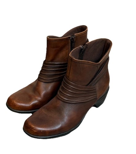 Women’s Clark’s Booties Brown Leather Chelsea Ankle Heeled Bendable 6m ...