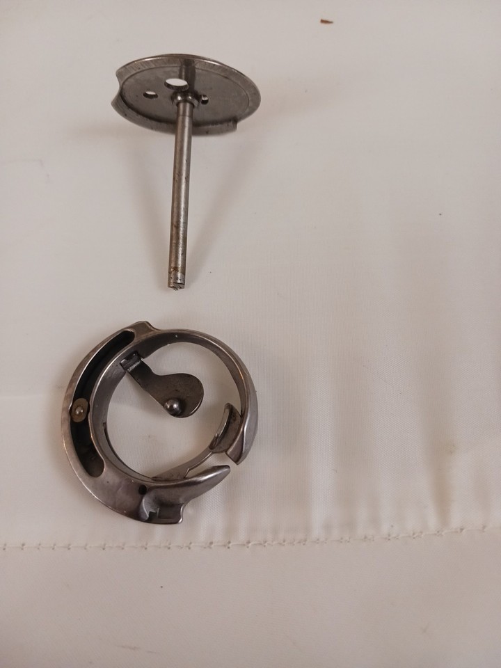 Singer Sewing Machine Touch & Sew II 778 Bobbin Case And Holder | eBay