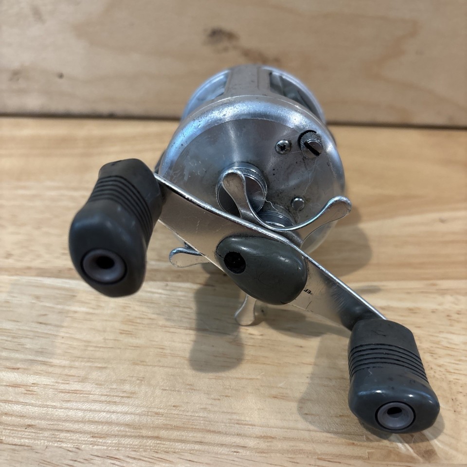 Shimano Calcutta 200 Baitcasting Reel Re.31920 Great Shape | eBay