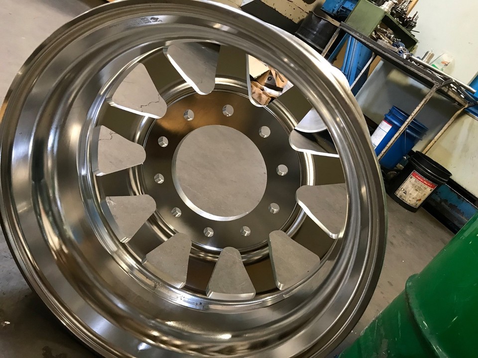 20" to 30" Custom Semi Dually wheels Ford F350/450 Dodge 3500 Chevy ...