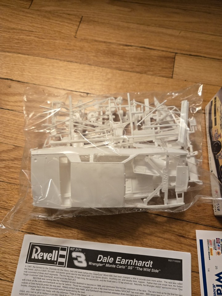Revell Monogram Model Kit 1:24 #3 Dale Earnhardt Wrangler Monte Carlo ...