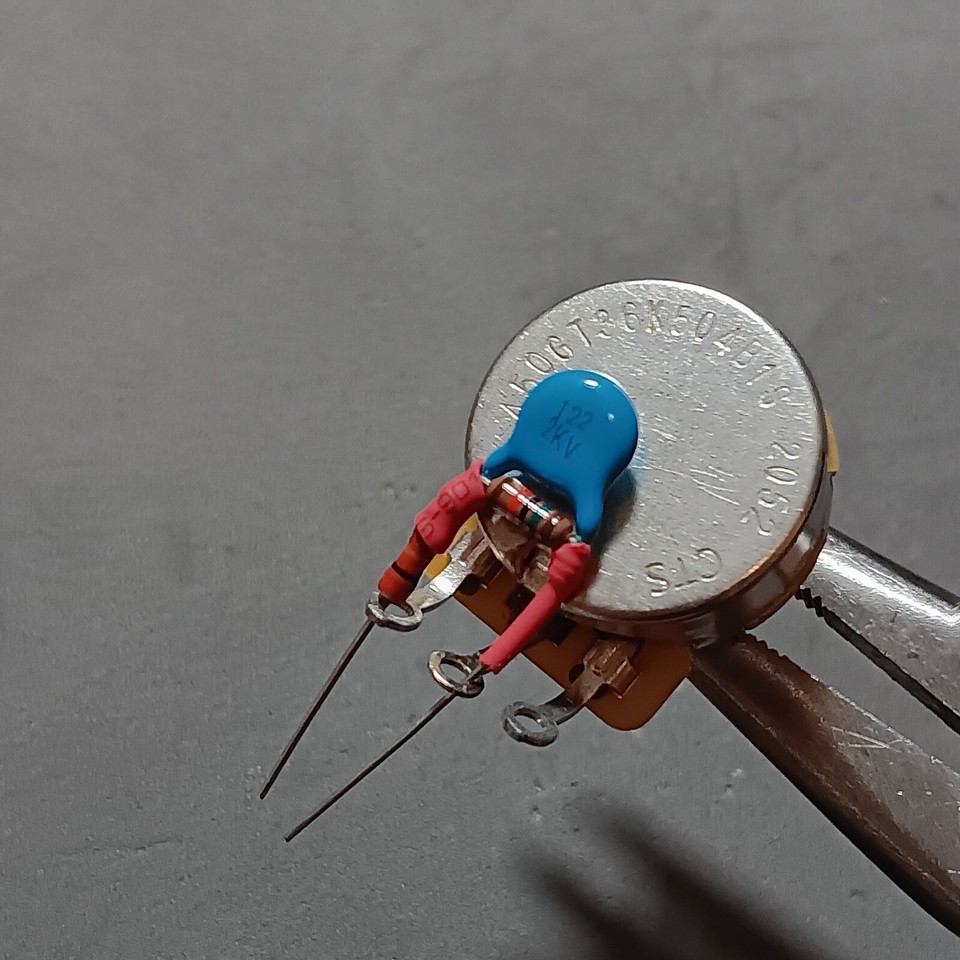 TREBLE BLEED "Fender Spec B-2" 1.2nF Coated Ceramic cap, 150K DALE, 20K ...