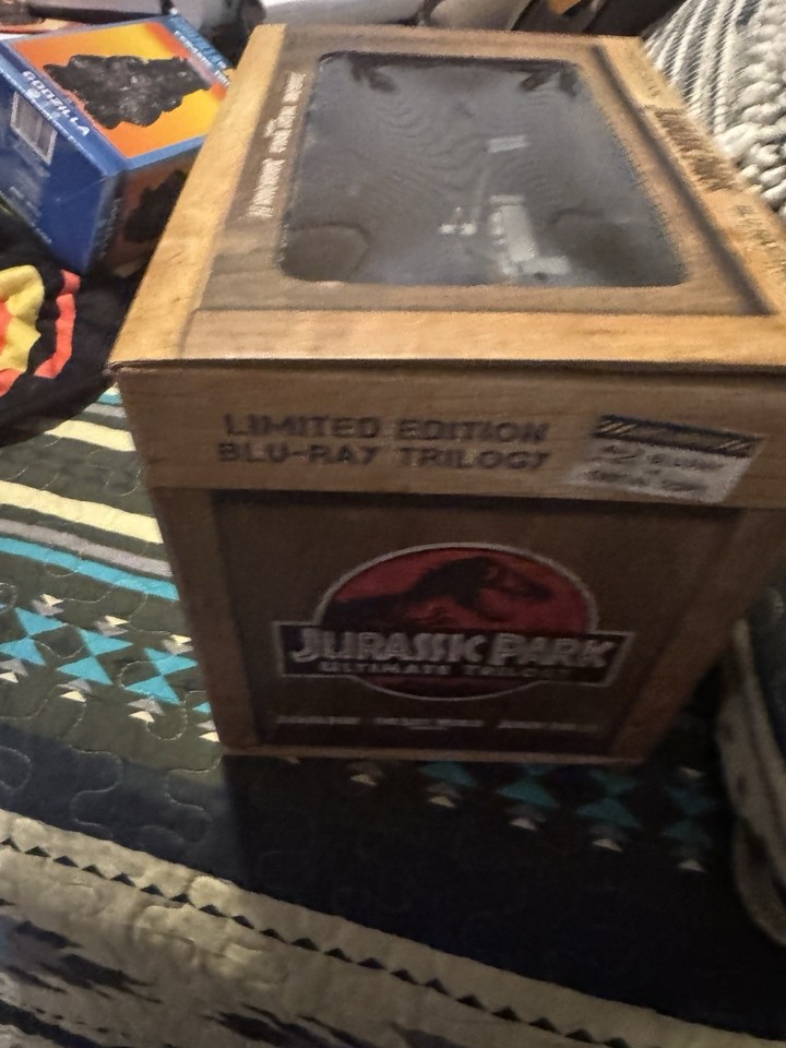 Jurassic Park T-Rex Gate Statue Figure 2011 No DVDs (Good Condition) | eBay