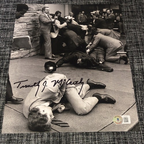 TIMOTHY MCCARTHY SIGNED 8X10 PHOTO RONALD REGAN SECRET SERVICE BECKETT ...