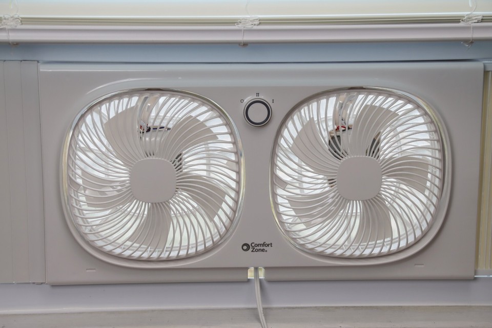 Comfort Zone Twin Window Fan, Individual 180 Degree Rotating Fan Heads ...
