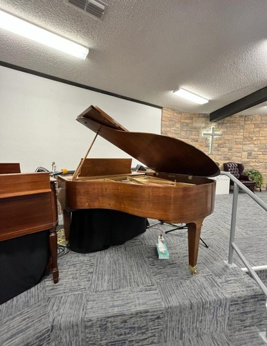 Baldwin R Grand Piano 5'8" Satin Walnut. Well Maintained Used In Church ...