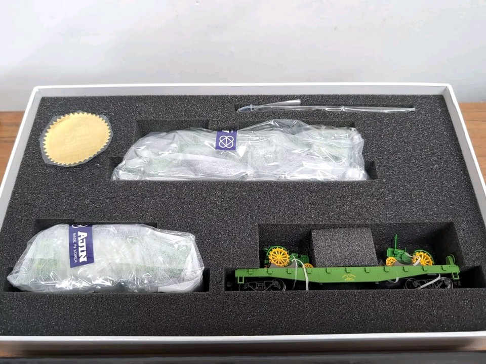 Athearn JOHN DEERE 0419 HO Steam Locomotive And Tender, 40' Flat Car ...