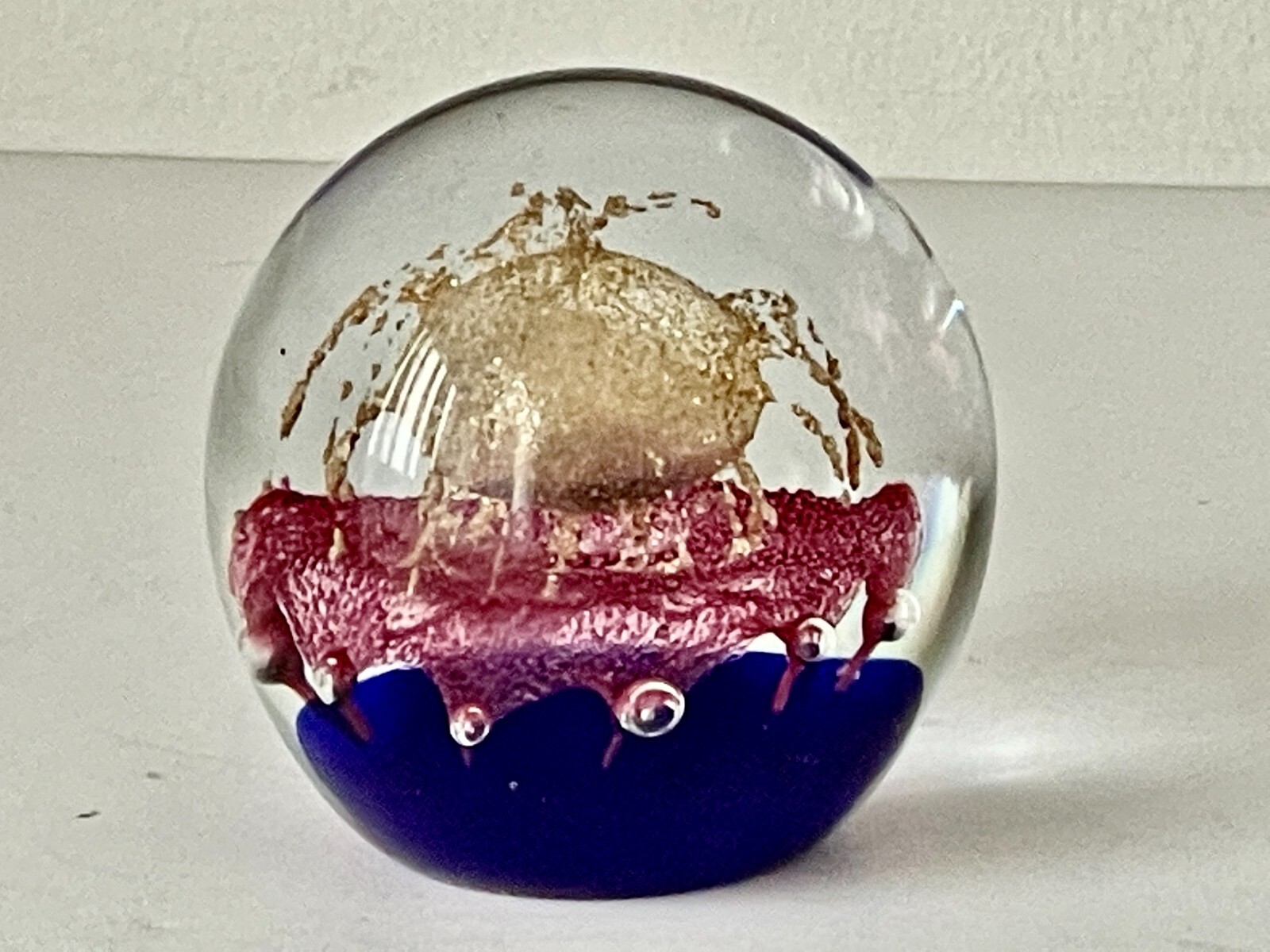 BEAUTIFUL COLLECTABLE CRYSTAL / GLASS COLOURFUL PAPERWEIGHT SYDNEY ...