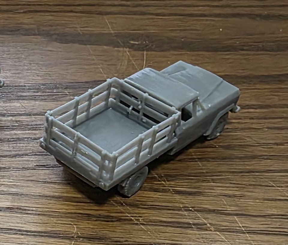 One HO 1/87 Jeep Gladiator stakebed, unpainted, a Nelson Modelworks ...