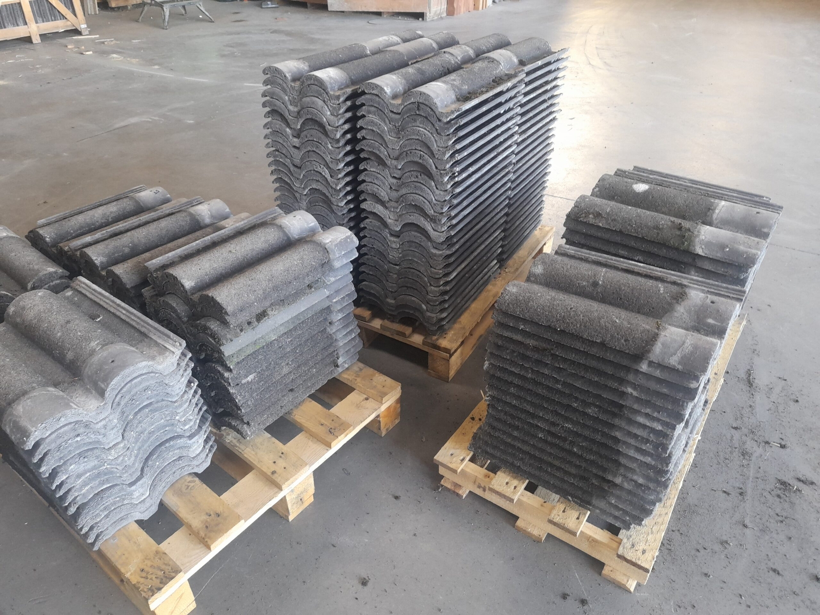 Batch of Reclaimed Grey Marley Bold Roll Concrete Roof Tiles - Per 100 ...