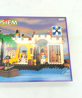 Lego Pirate Lagoon Lockup 1991 Lego Toys Vintage Pirates Display At