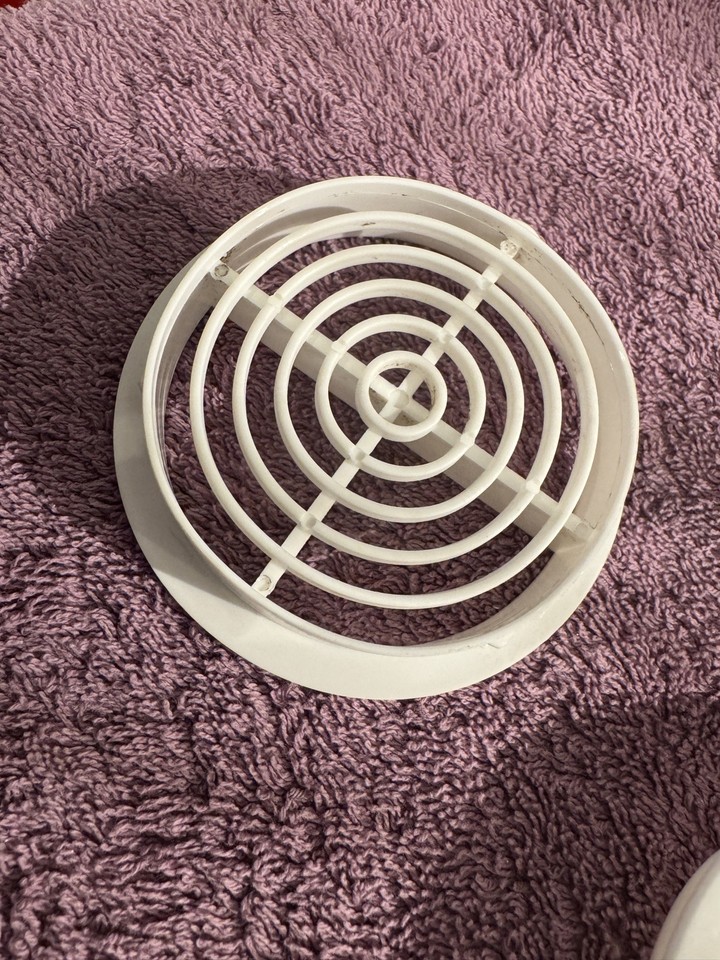 Soffit Circular Air Vents 70mm uPVC Soffit Roof Eaves Push In Disc Vent ...