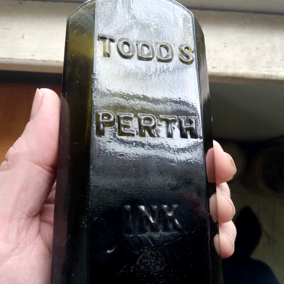 TODD'S PERTH INK RARE 1870s BLACKGLASS OLIVE GREEN SCOTTISH INK BOTTLE ...
