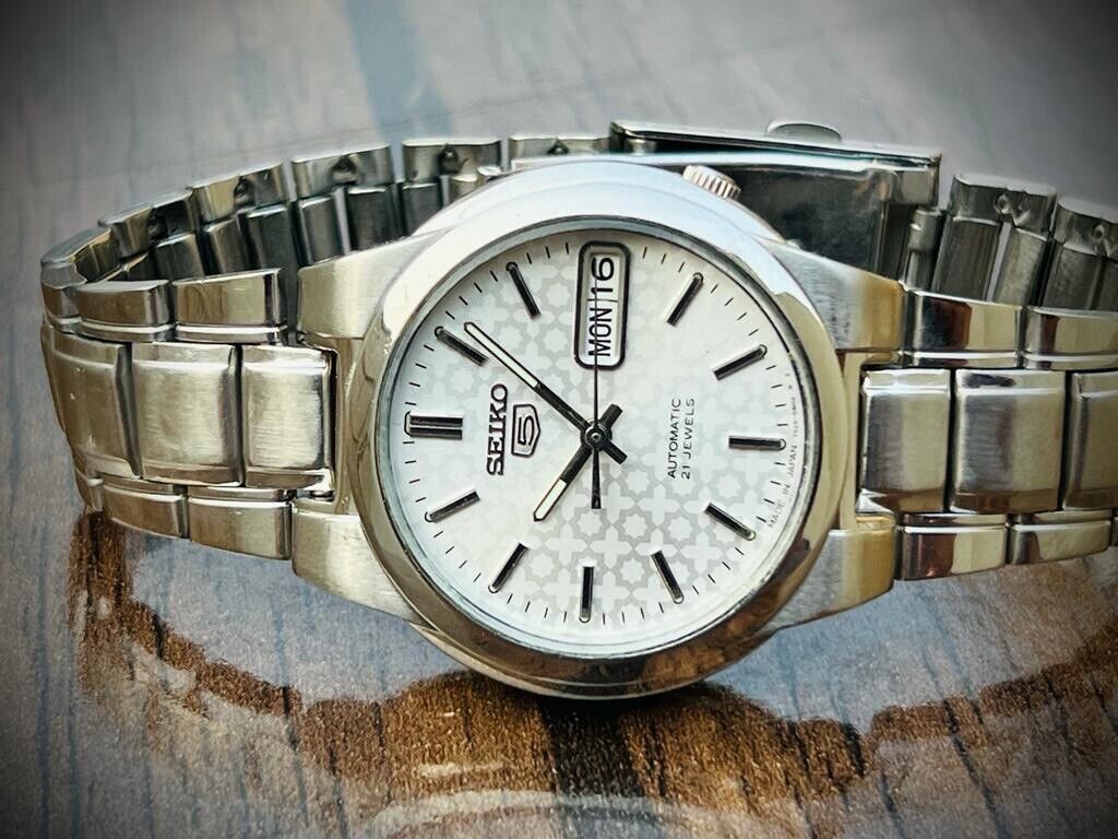 Seiko 5 Automatic 21 Jewels White Dial, 7S26-02R0 36mm Men's Seiko 5 Automatic 21 Jewels White Dial, 7S26-02R0 36mm Men's