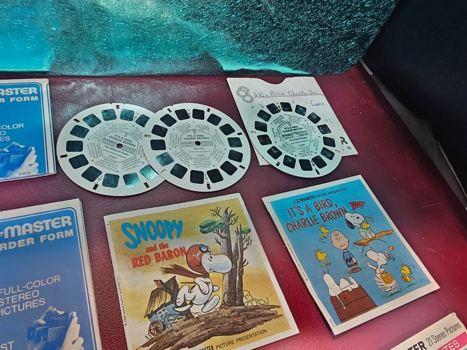 2 View-Master Snoopy And The Red Baron IT'S A BIRD CHARLIE BROWN ...