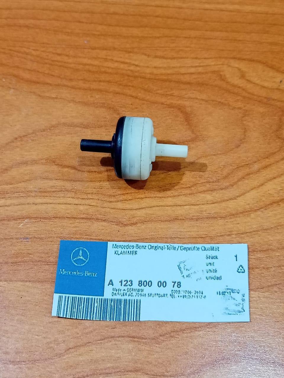 Genuine+OEM+MERCEDES+W123+230+240d+Vacuum+Power+Check+Valve+1238000078 ...