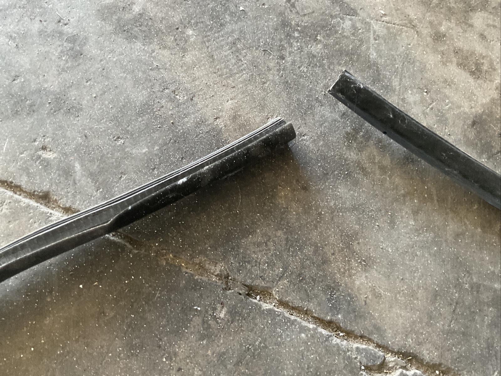 06-12 BMW 335i E90 Front Right Door WeatherStrip 51727247258 | eBay