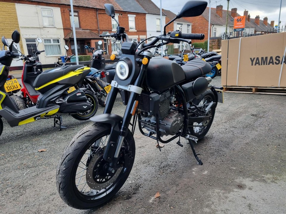 Skyteam Tracker 125cc supermoto learner legal commuter retro bluroc ...
