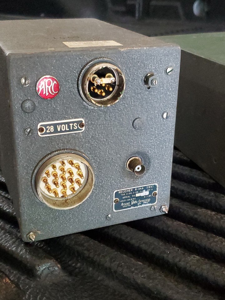 2 VTG AIRCRAFT RADIO CORP. RECEIVER R-34A RADIO RECEIVER R-836/ARN ...
