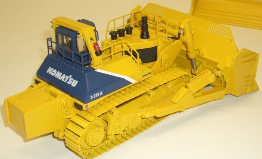 Komatsu D575A-2 SD Super Dozer - A2 Version HiMoBo 1:50 Scale Model ...