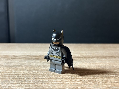 LEGO Batman Minifigure Dark Bluish Gray Suit Super Heroes 76034 sh151 ...