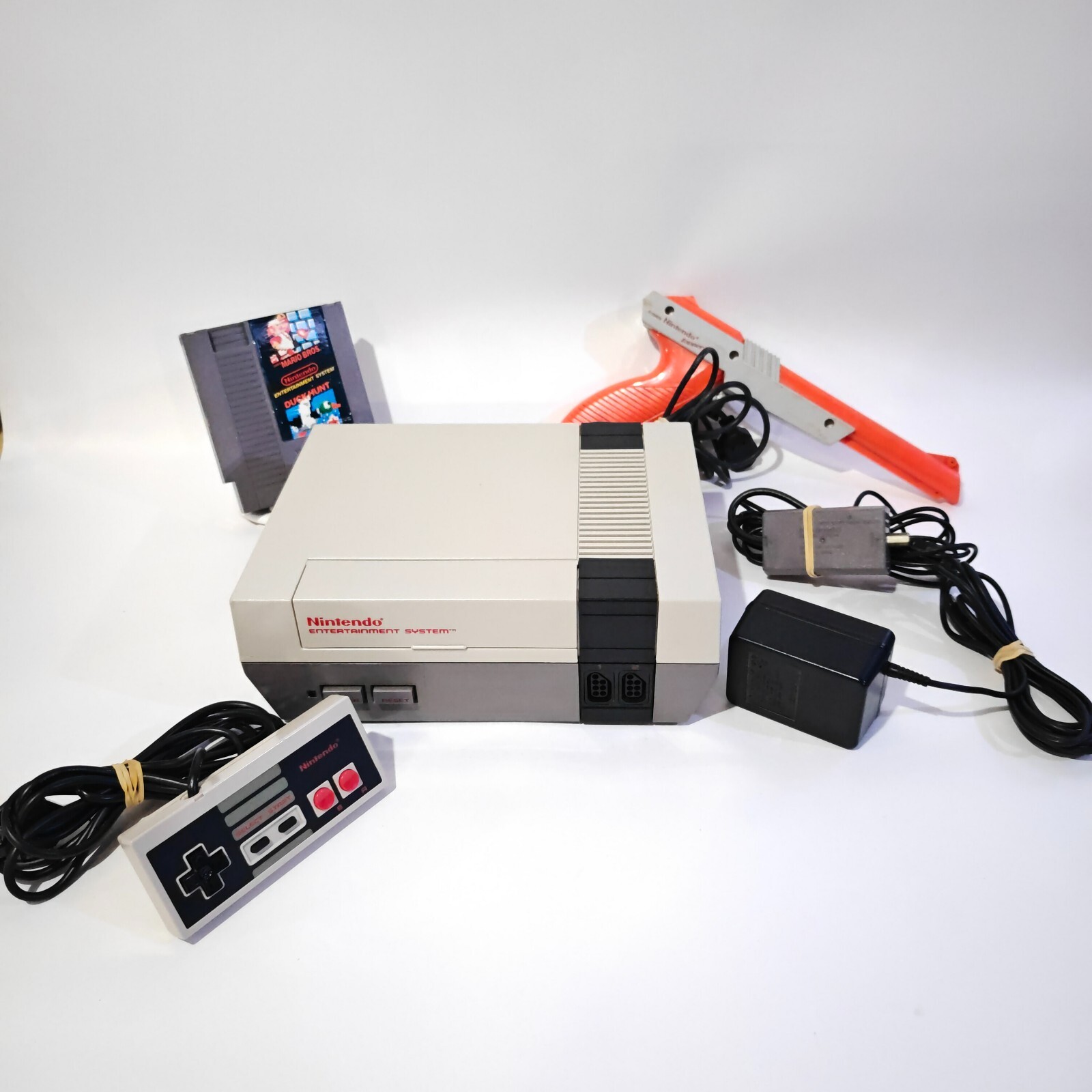 Nintendo NES Console Bundle w/ Controller Gun Super Mario Bros/Duck ...