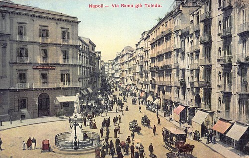 A015 Italy Napoli Naples Via Roma gia Toledo street statue busy ...