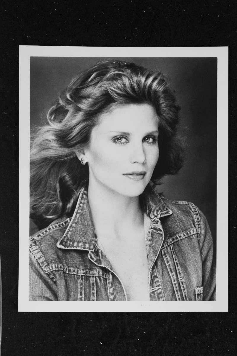 Laura Johnson - Signed Autograph and Headshot Photo set - Falcon Crest ...