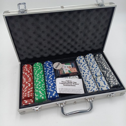 Cardinal's Professional Texas Hold'em Poker Set with Metal Carrying ...