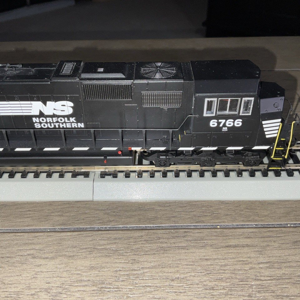 Walthers Mainline HO SD60M Norfolk Southern 6766 DCC & Sound 910-19719 | eBay