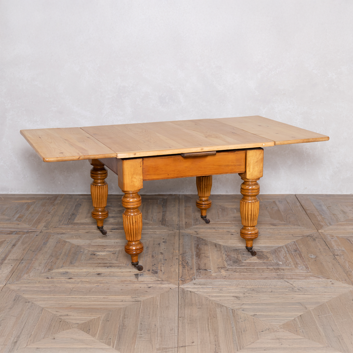 Extending Dining Table Pine